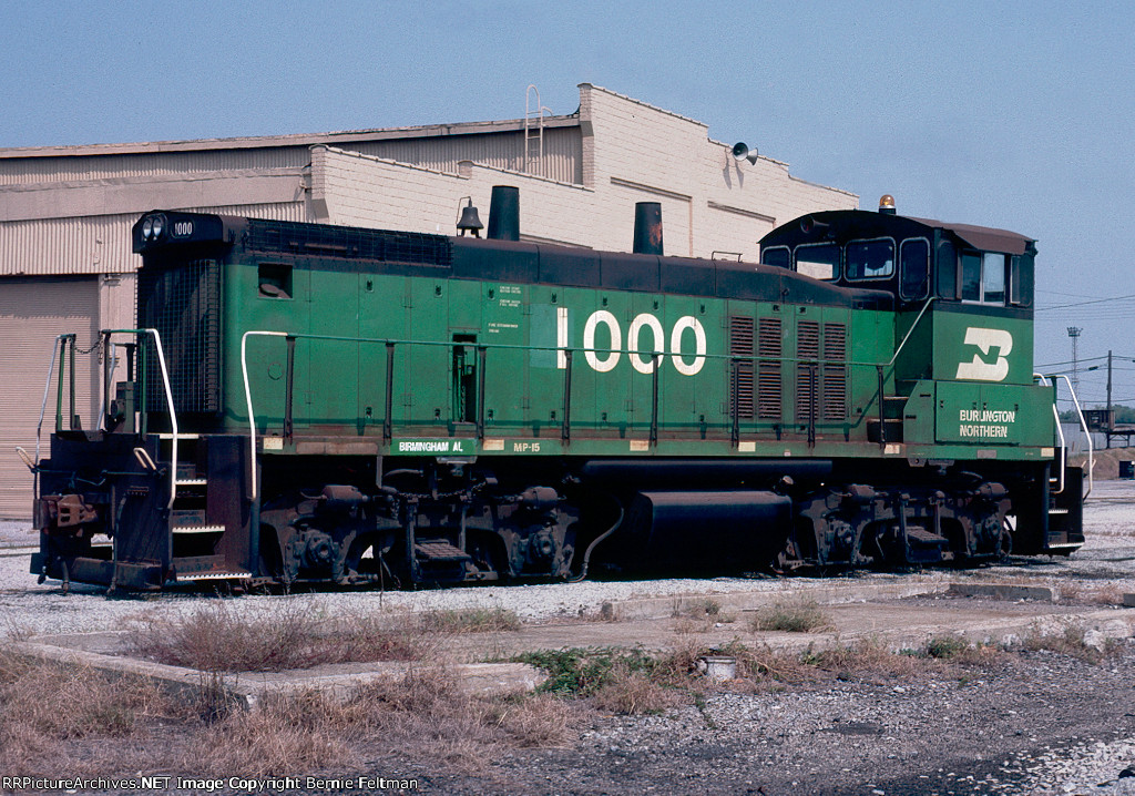 Burlington Northern MP15DC #1000